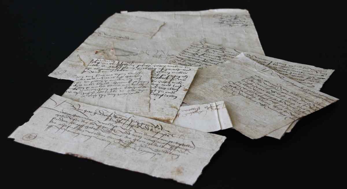 Texting in Medieval Times | medievalbooks